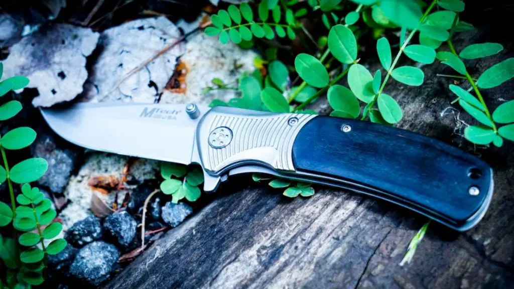 Can You Baton Wood with a Folding Knife? – Knife Manual